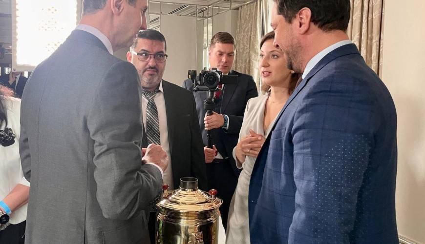 אסד עובר סדרת השפלות בביקורו ברוסיה. גלי לעג ברשתות החברתיות - Nziv.net