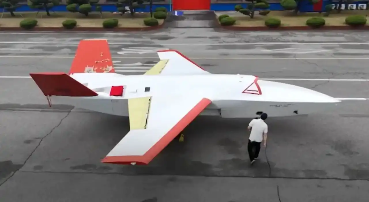 הקונספט החדש כבר בהכנות ליישום: מל"טים סילוניים חמקניים המופעלים ע"י AI לליווי מטוסי חמקן ...